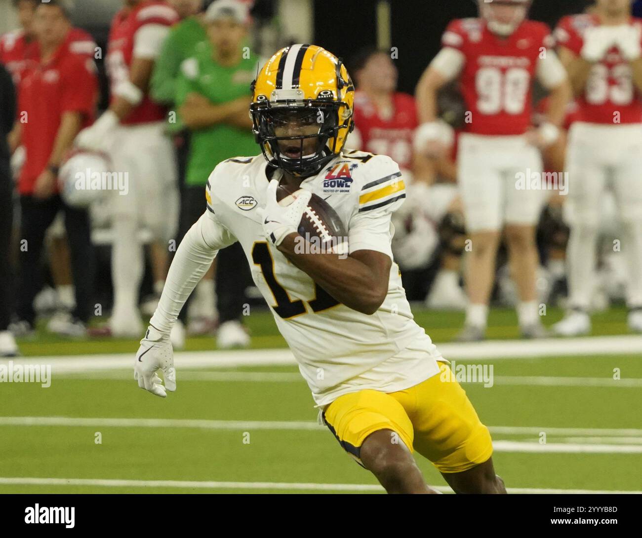 California wide receiver Josiah Martin (17) makes a play during an NCAA ...