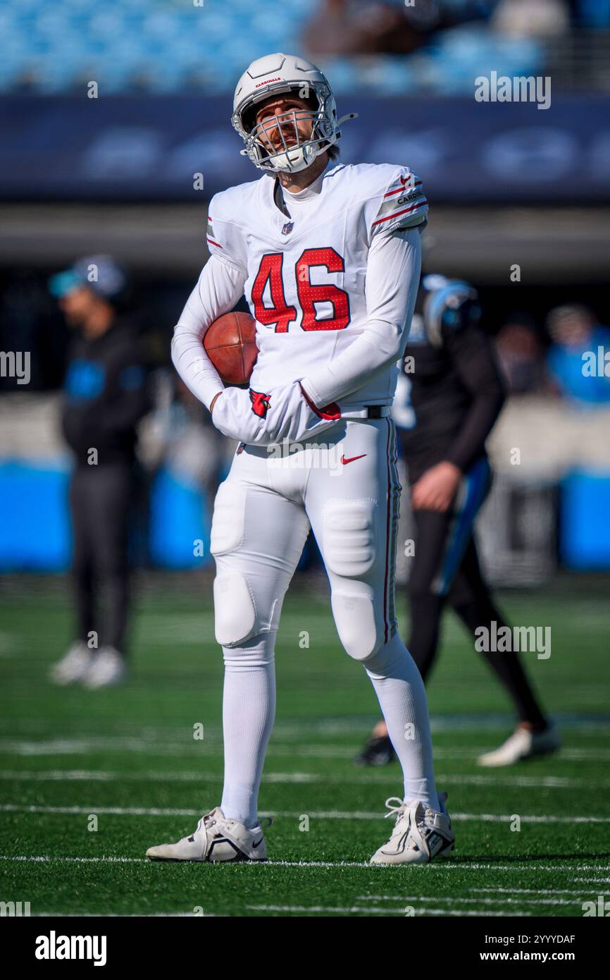 Arizona Cardinals long snapper Aaron Brewer (46) warms up before an NFL ...
