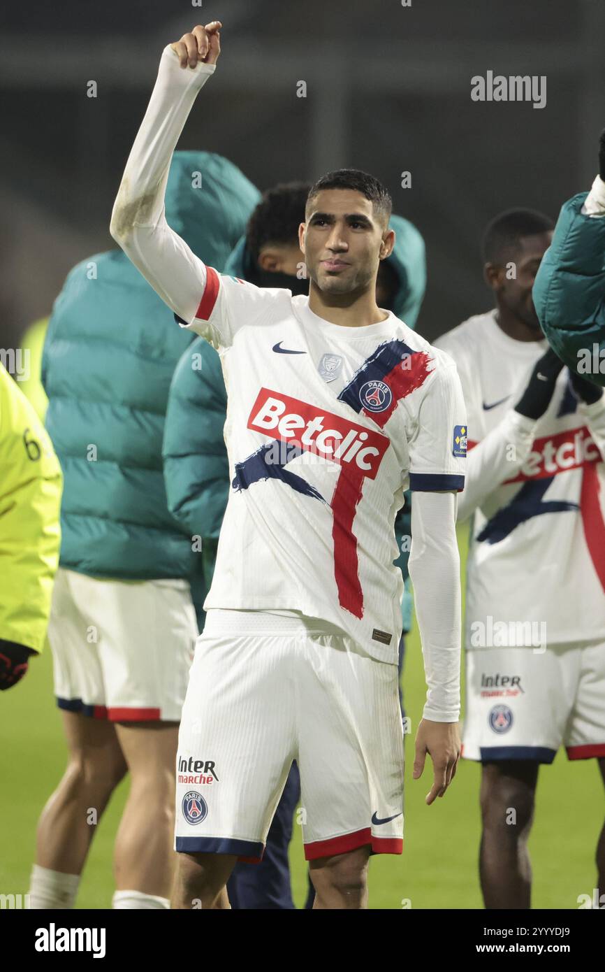 Achraf Hakimi of PSG celebrates the victory following the penalty ...