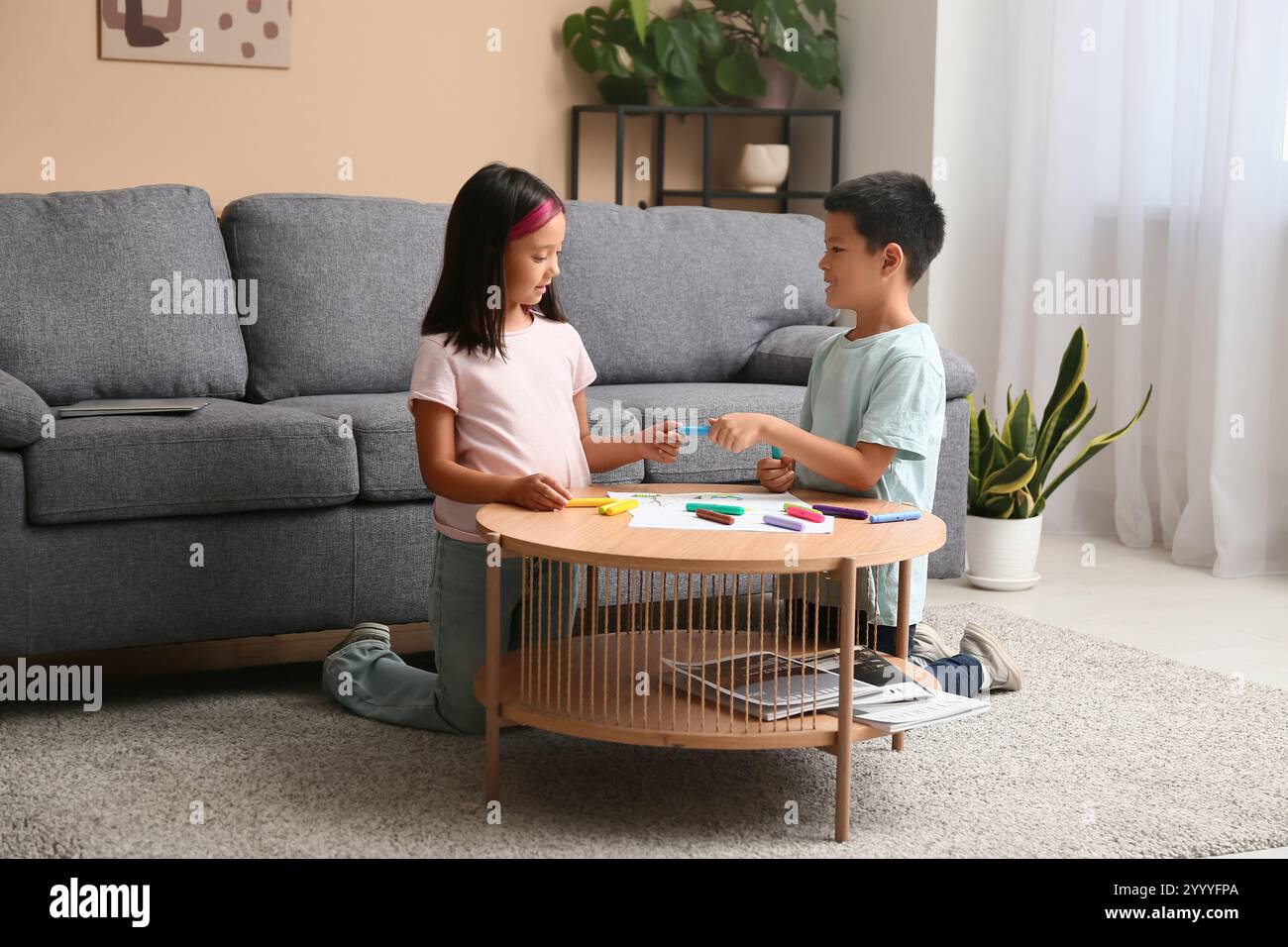 Happy family asian daughter drawing hi-res stock photography and images ...