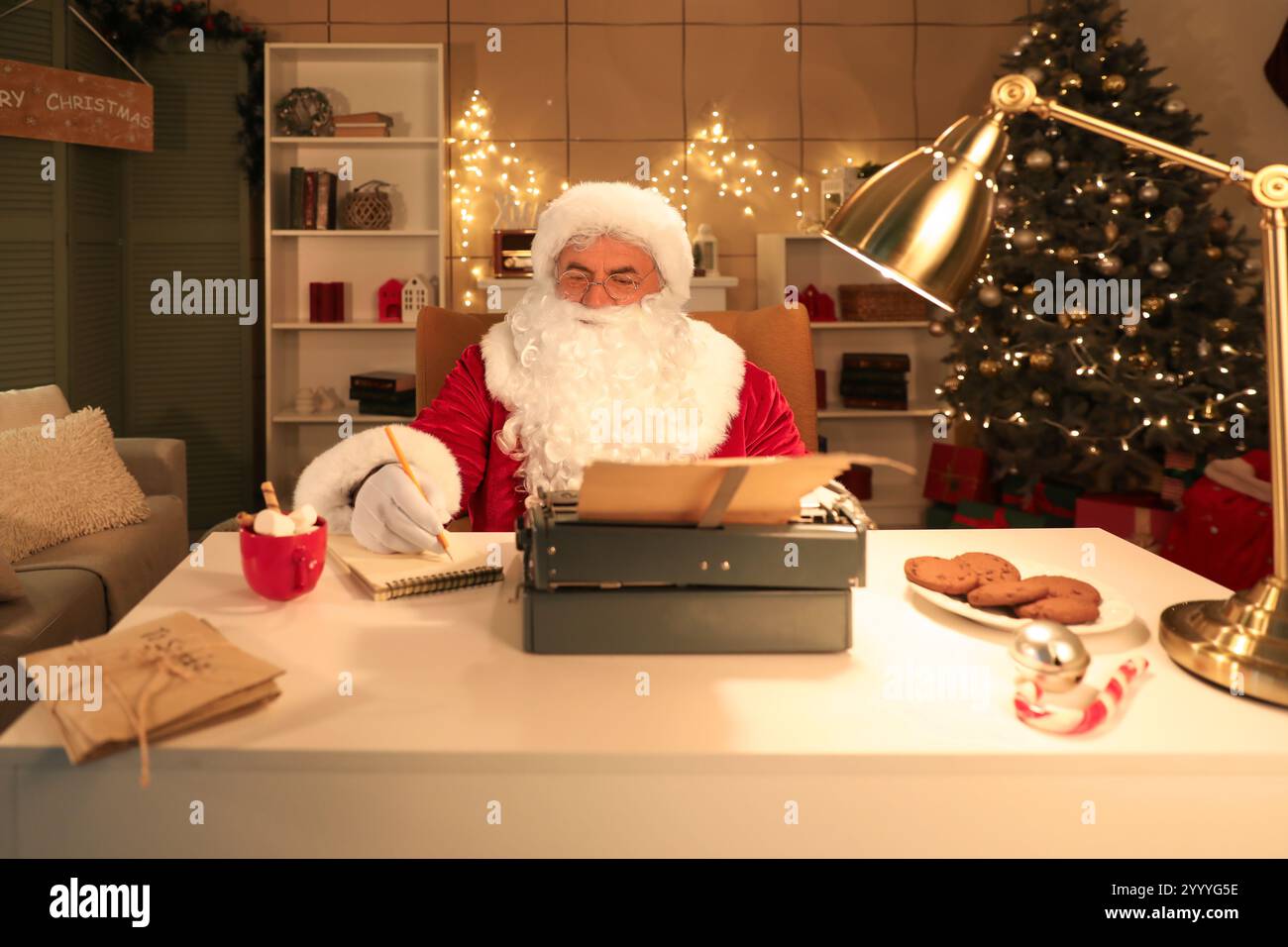 Elderly writer taking notes hi-res stock photography and images - Alamy