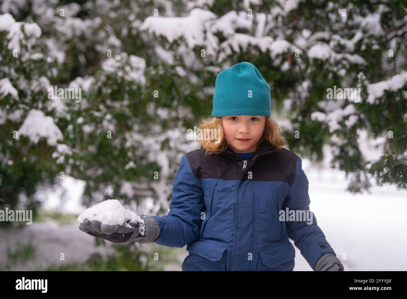 Snowball fun. Kid play snow ball. Christmas holiday, Winter family ...