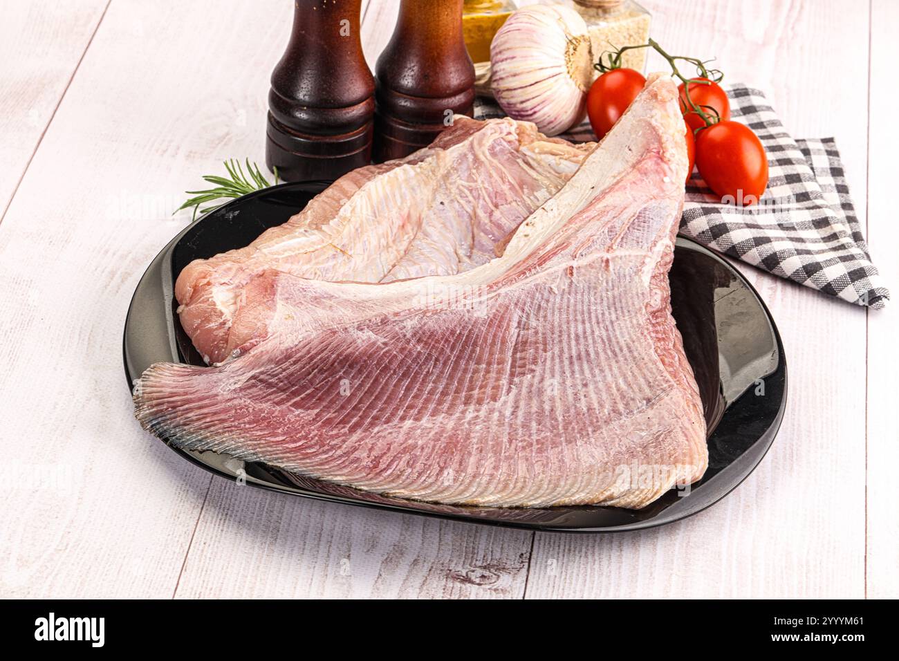 Raw uncooked stingray fish wing in thw plate Stock Photo - Alamy