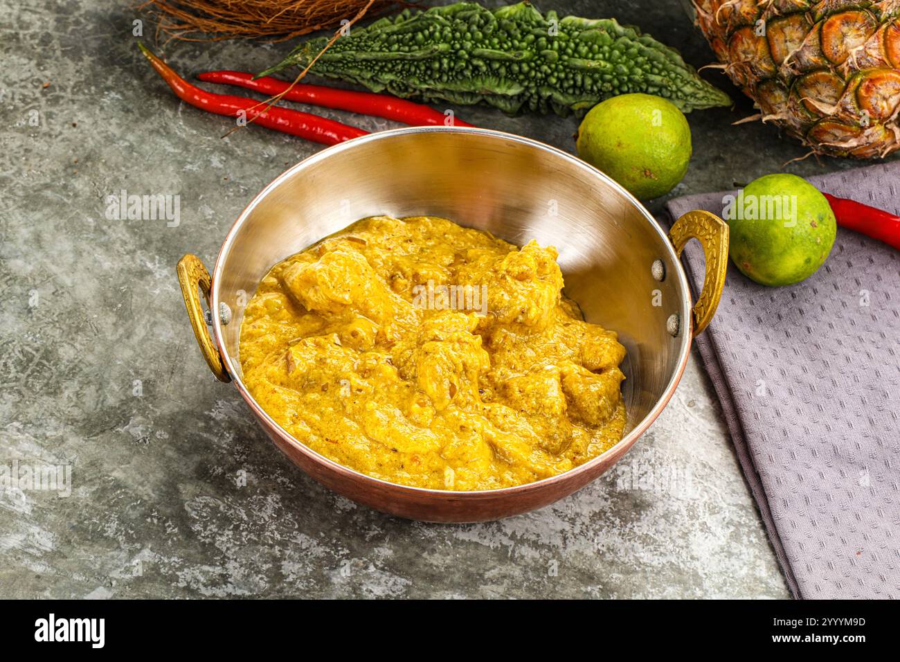 Inchian cuisine - chicken cashew curry with gravy Stock Photo - Alamy