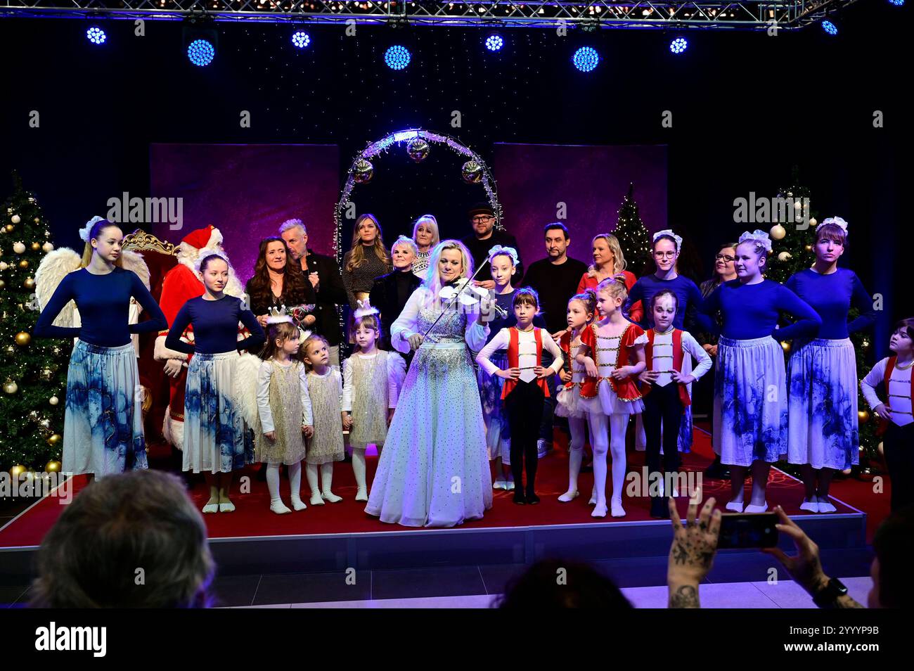 Daniela Alfinito, Steffen Jürgens, Linda Jung, Linda Feller, Katrin ...