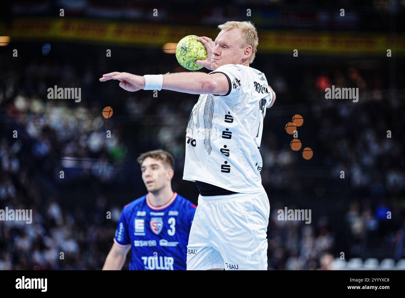 Wurf/Tor Patrick Wiencek (THW Kiel, #17) GER, THW Kiel vs. SG BBM ...