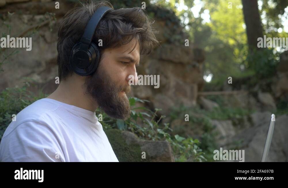 Bopping head Stock Videos & Footage - HD and 4K Video Clips - Alamy