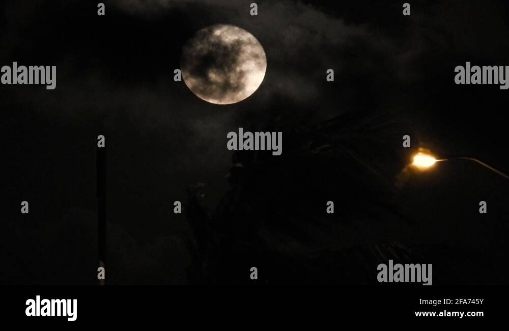 Windy cloud Stock Videos & Footage - HD and 4K Video Clips - Alamy