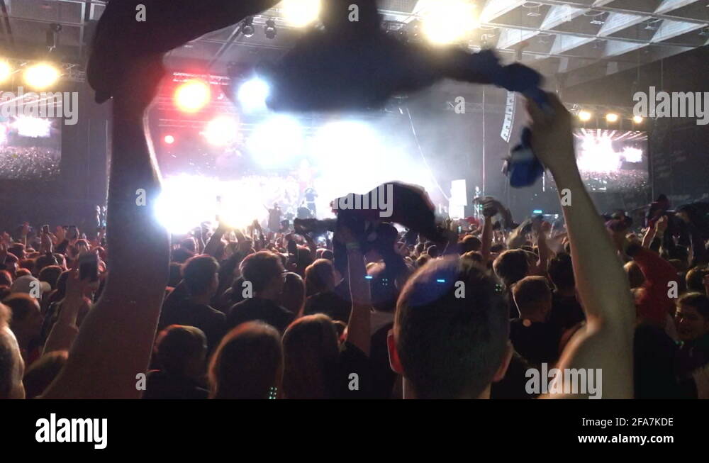 Crowd jump Stock Videos & Footage - HD and 4K Video Clips - Alamy