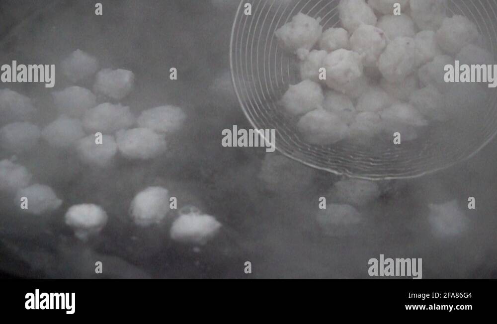 Boil fish Stock Videos & Footage - HD and 4K Video Clips - Alamy