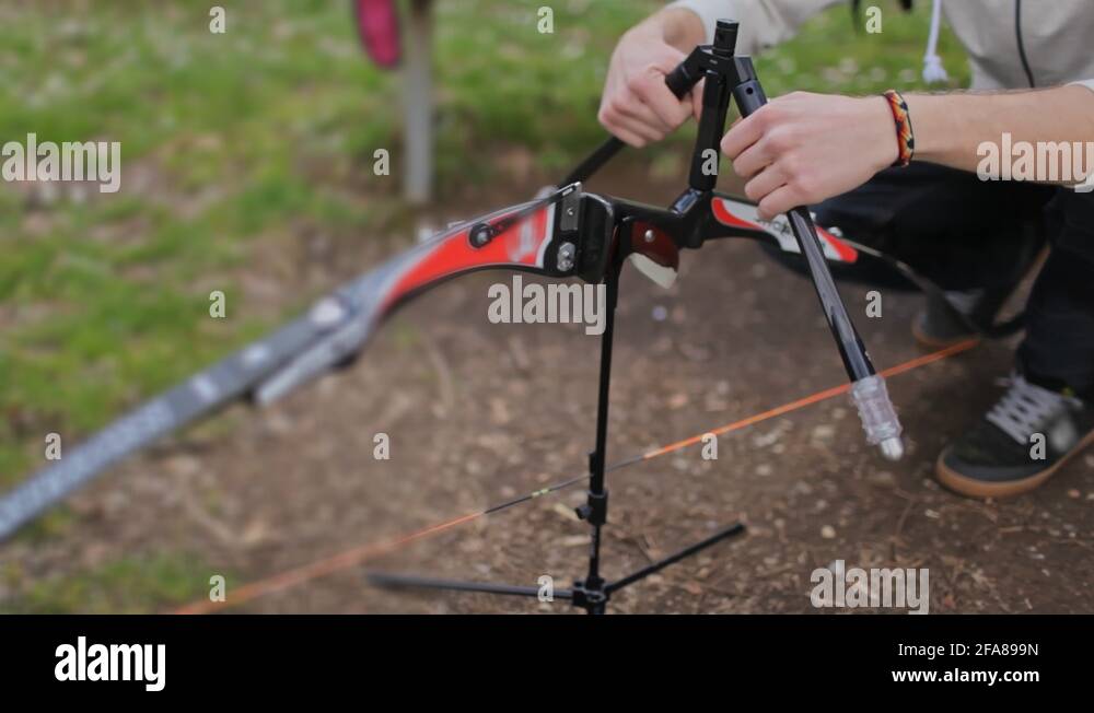 Compound bow Stock Videos & Footage - HD and 4K Video Clips - Alamy