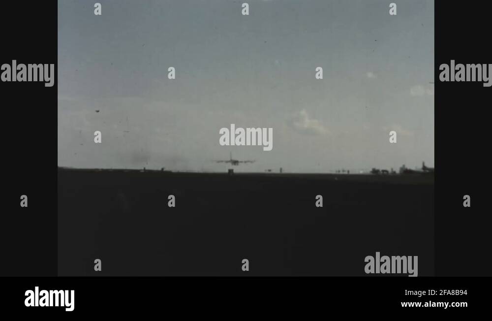 Landing roll Stock Videos & Footage - HD and 4K Video Clips - Alamy