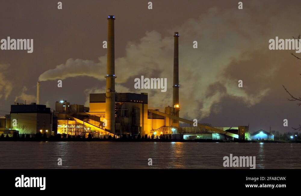 Nighttime factory Stock Videos & Footage - HD and 4K Video Clips - Alamy