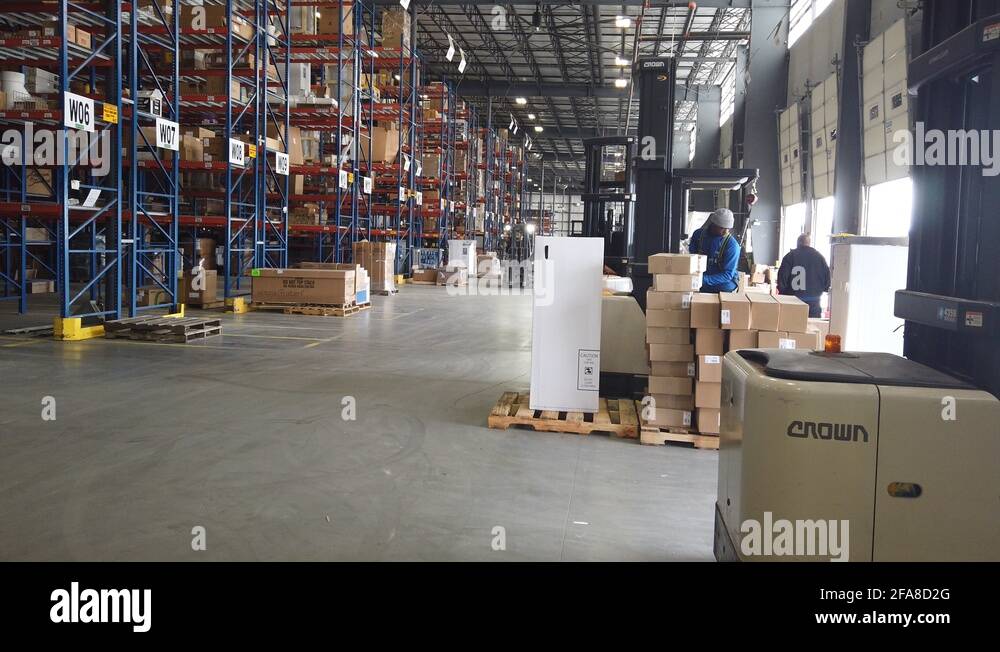 Loadingdock Stock Videos & Footage - HD and 4K Video Clips - Alamy