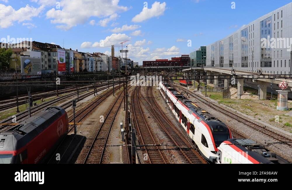 Incoming train Stock Videos & Footage - HD and 4K Video Clips - Alamy