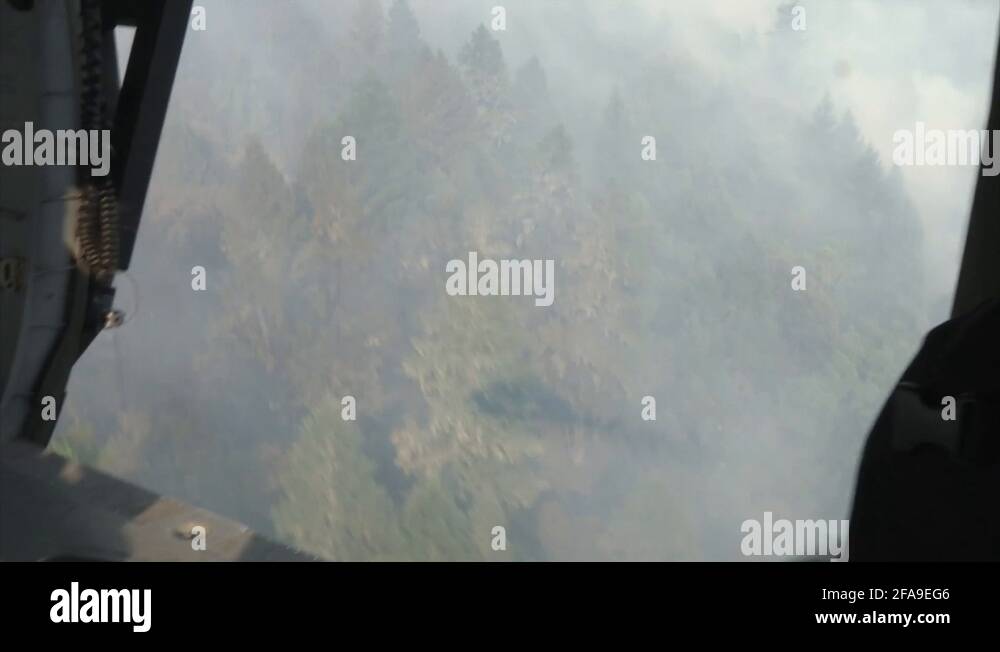 Sikorsky UH-60 Black Hawk drop water on Lodgepole Complex Fire - 2014 ...