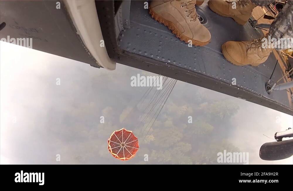 Sikorsky UH-60 Black Hawk drop water on Lodgepole Complex Fire - 2014 ...