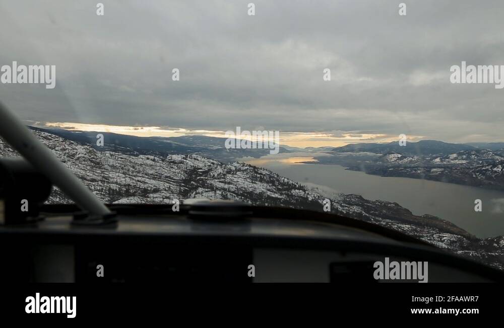 Aeroplane cockpit Stock Videos & Footage - HD and 4K Video Clips - Alamy
