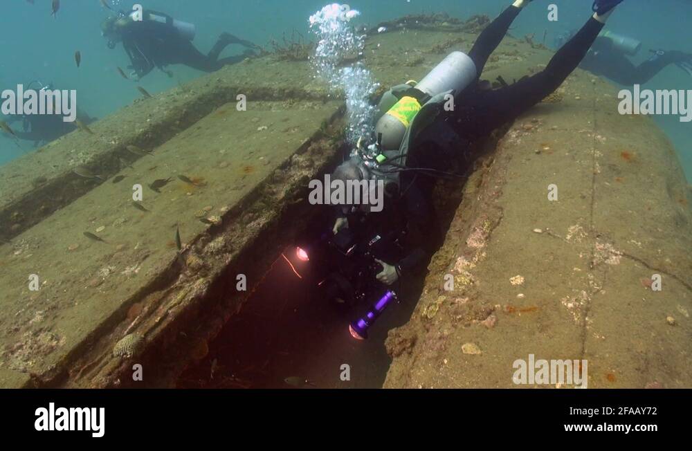 Underwater work dive Stock Videos & Footage - HD and 4K Video Clips - Alamy