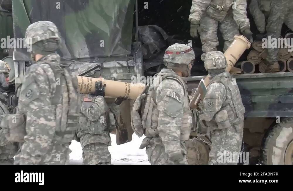 U.S. Troopers load artillery rounds on ammunition trucks - 2015 Stock ...
