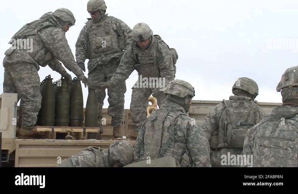 U.S. Troopers load artillery rounds on ammunition trucks - 2015 Stock ...