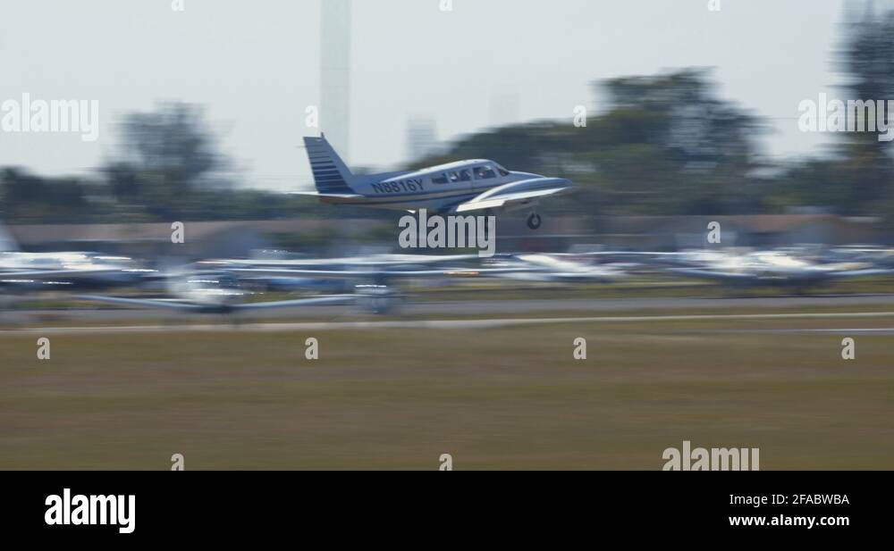 Touchdown and takeoff Stock Videos & Footage - HD and 4K Video Clips ...