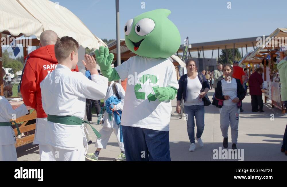 Happy mascot Stock Videos & Footage - HD and 4K Video Clips - Alamy