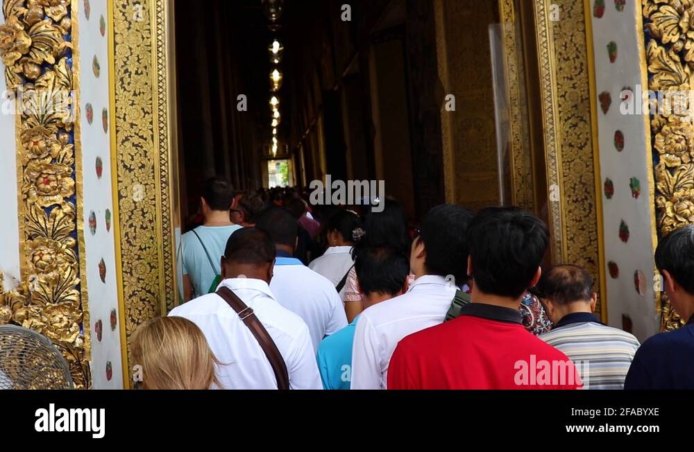 Crowded temple Stock Videos & Footage - HD and 4K Video Clips - Alamy