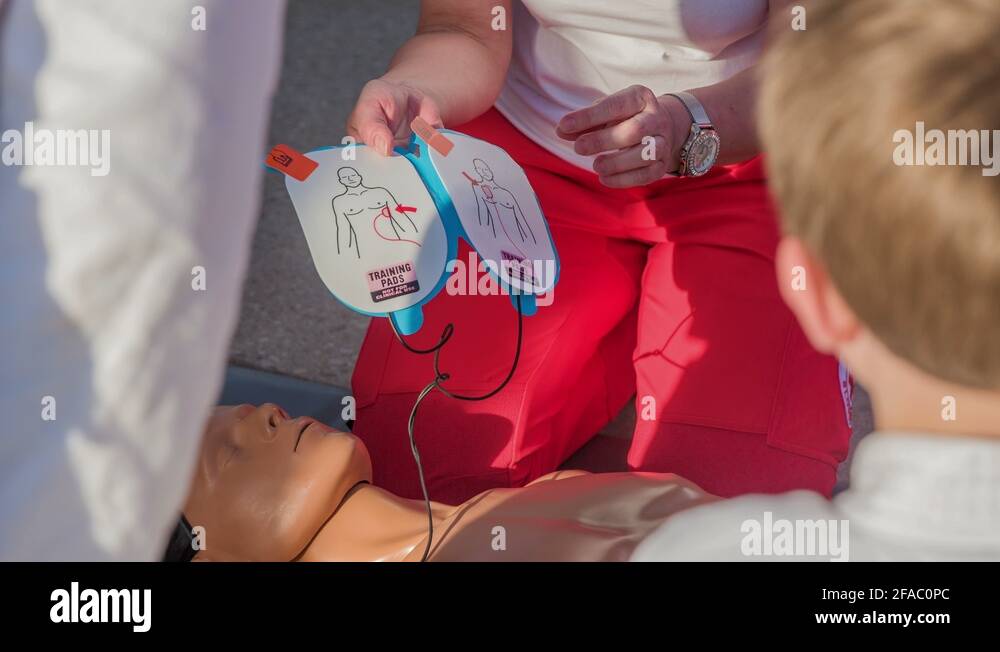 First aid responder Stock Videos & Footage - HD and 4K Video Clips - Alamy