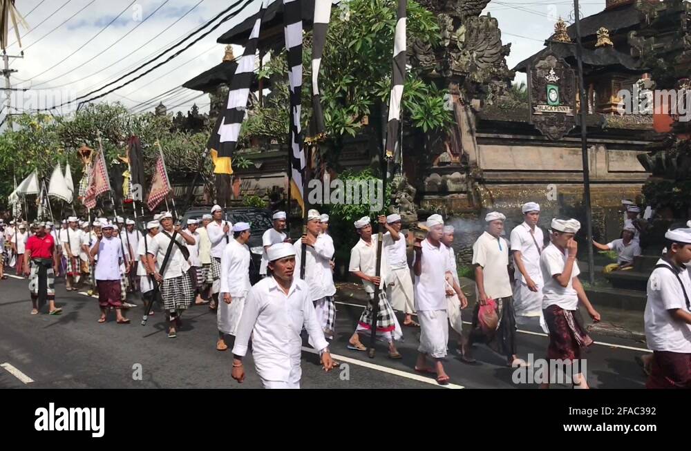 Balinese ritual Stock Videos & Footage - HD and 4K Video Clips - Alamy