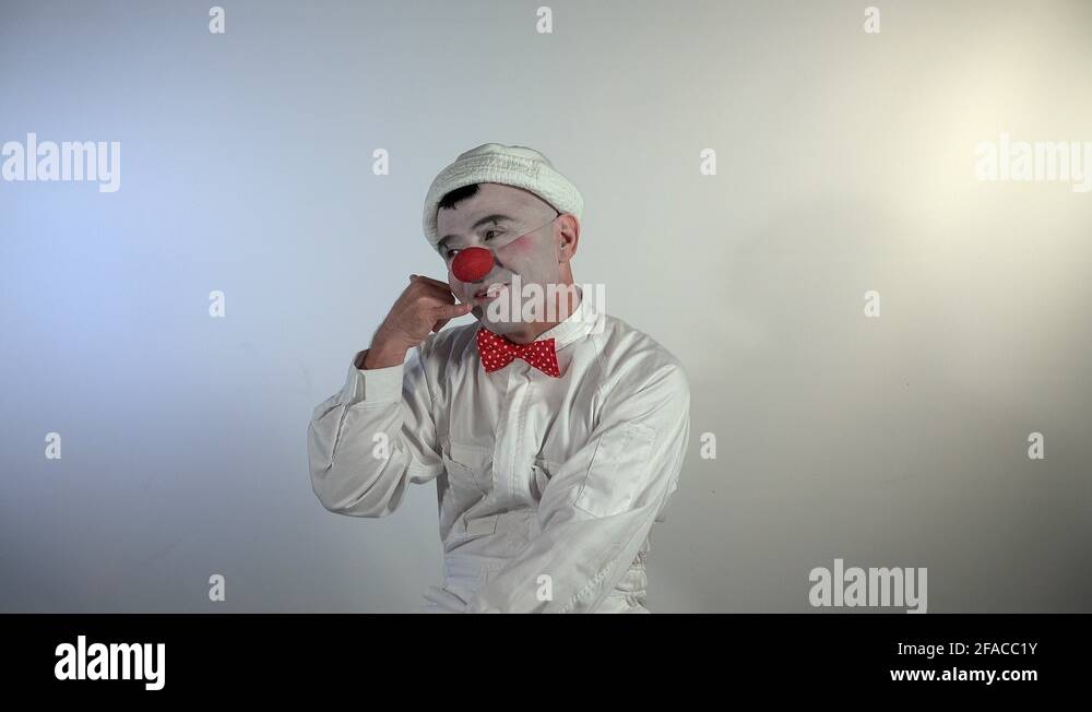 Friendly clown Stock Videos & Footage - HD and 4K Video Clips - Alamy