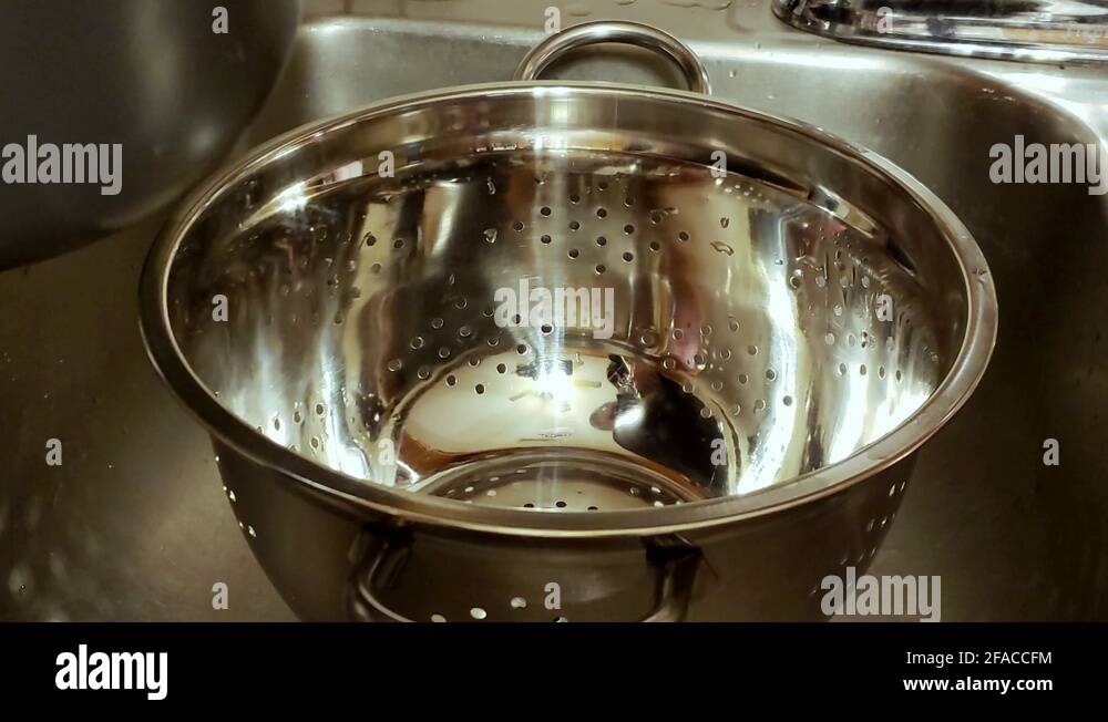 Culinary strainer Stock Videos & Footage - HD and 4K Video Clips - Alamy