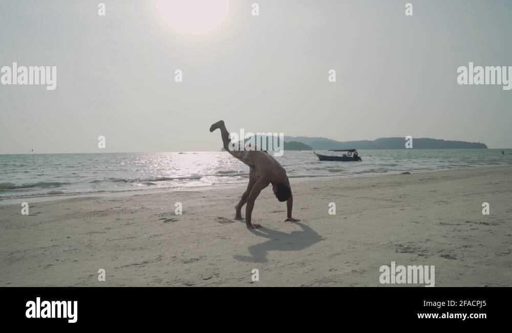 Expansive pose Stock Videos & Footage - HD and 4K Video Clips - Alamy