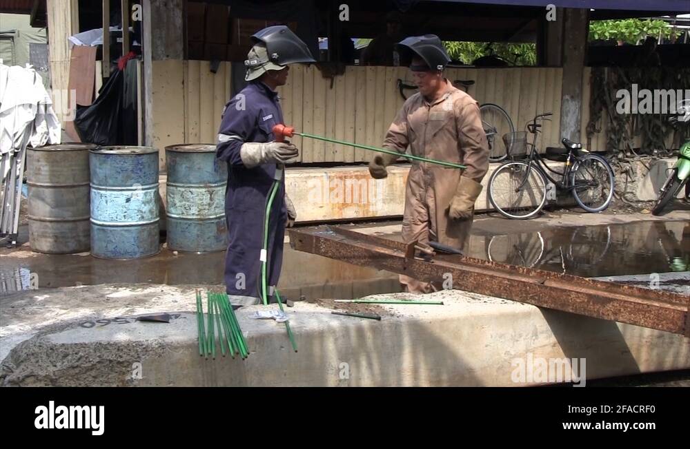 Exothermic welding Stock Videos & Footage - HD and 4K Video Clips - Alamy