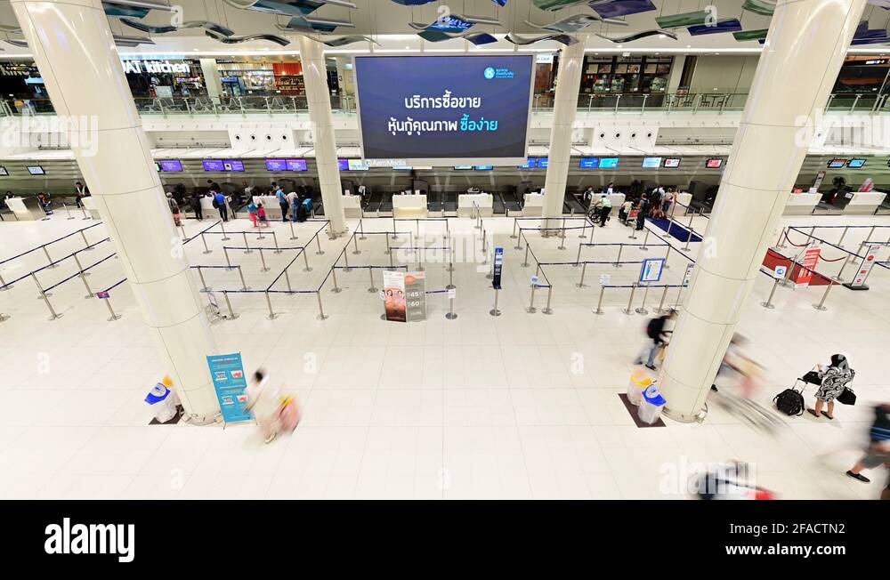 4K Time lapse of crowd passengers at check in counter hall Stock Video ...
