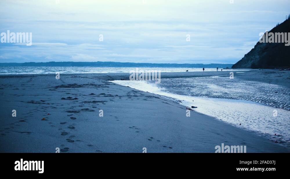 Cold wet windy Stock Videos & Footage - HD and 4K Video Clips - Alamy