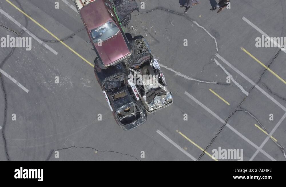 Beat up truck Stock Videos & Footage - HD and 4K Video Clips - Alamy