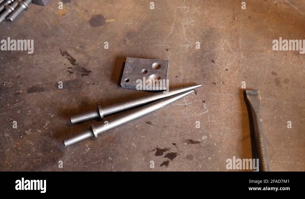Rivet block Stock Videos & Footage - HD and 4K Video Clips - Alamy