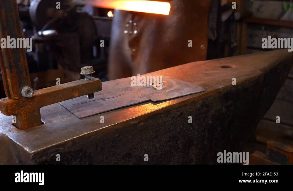 Using clamping tool Stock Videos & Footage - HD and 4K Video Clips - Alamy