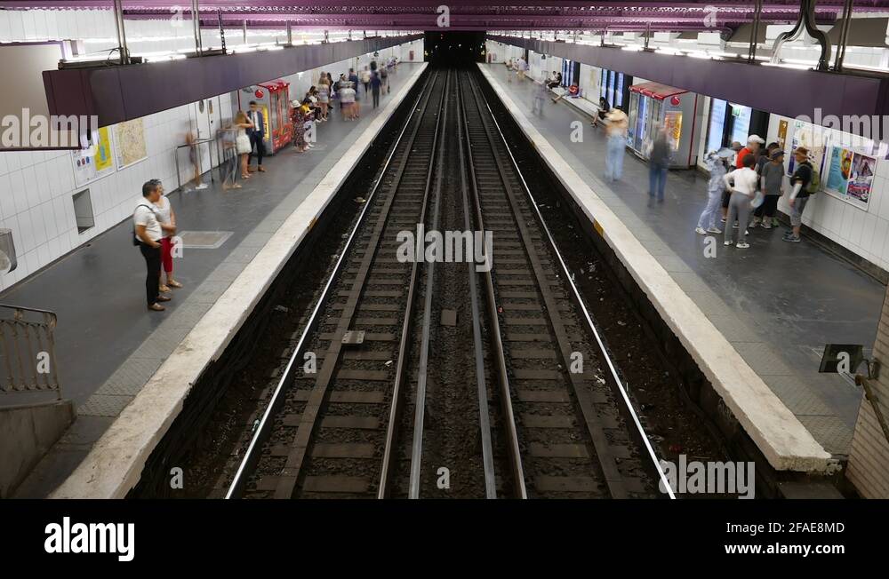 Metro subway paris Stock Videos & Footage - HD and 4K Video Clips - Alamy