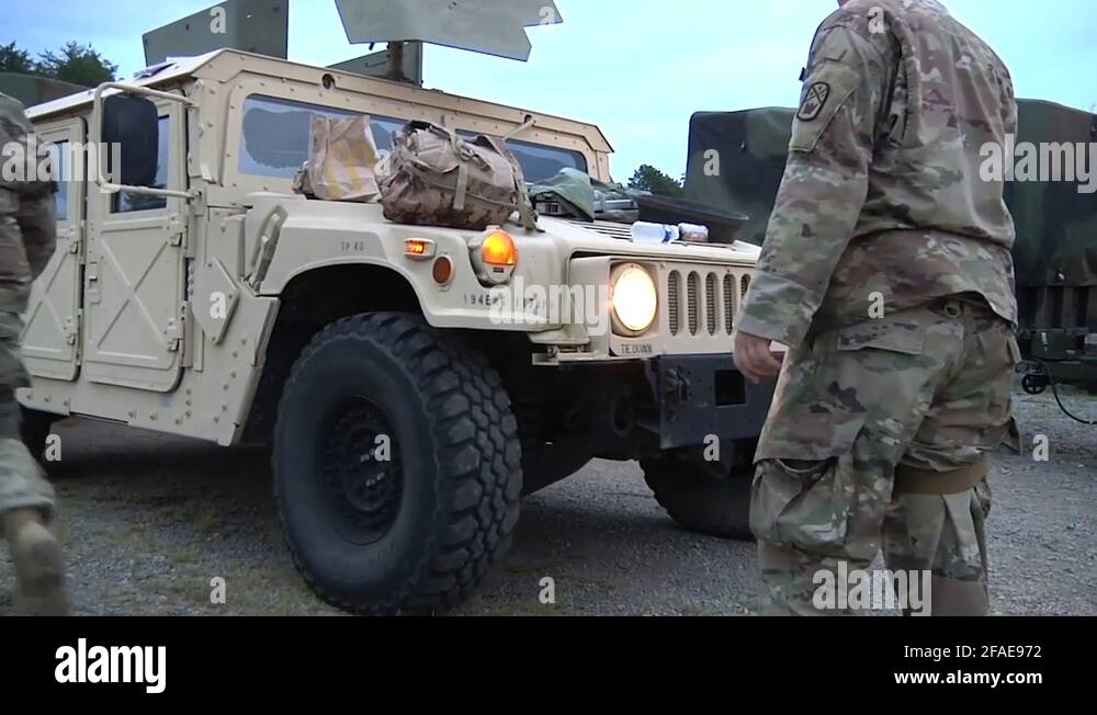 U.S. soldiers from the 117th Military Police Battalion deploy from ...