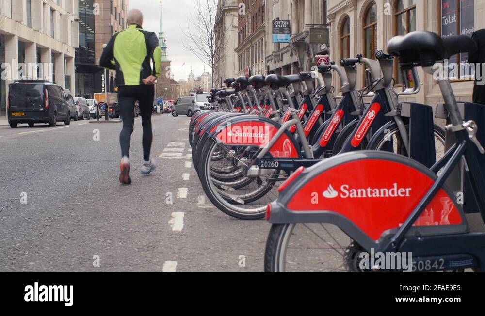 London santander cycles docking station Stock Videos & Footage - HD and ...
