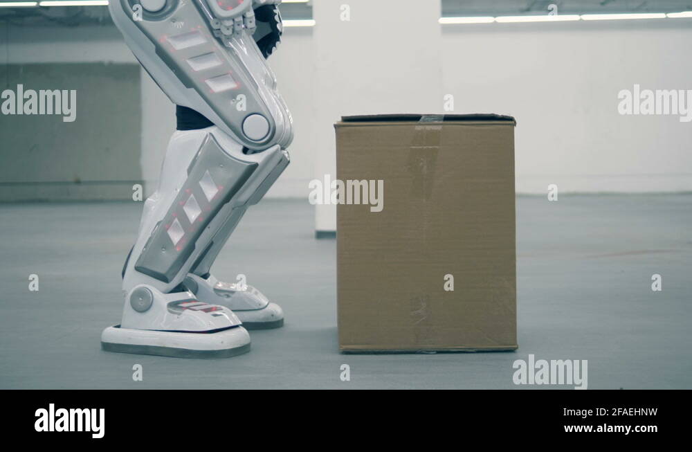 Lifting robot Stock Videos & Footage - HD and 4K Video Clips - Alamy