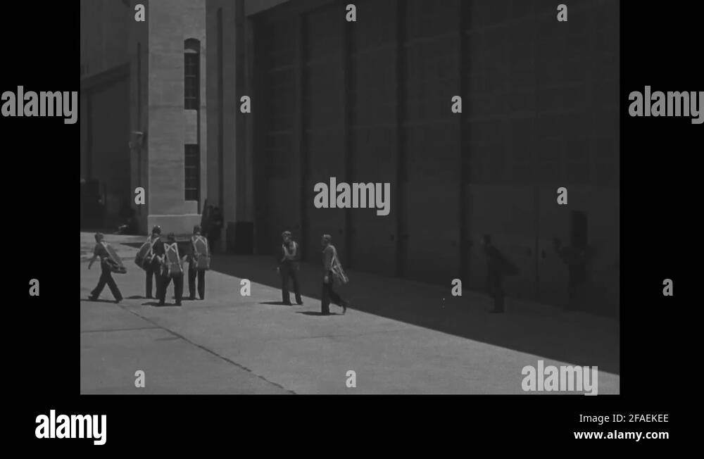 Ww2 aircraft hangar Stock Videos & Footage - HD and 4K Video Clips - Alamy