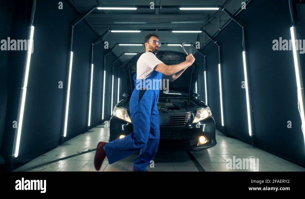 Dancing tools Stock Videos & Footage - HD and 4K Video Clips - Alamy