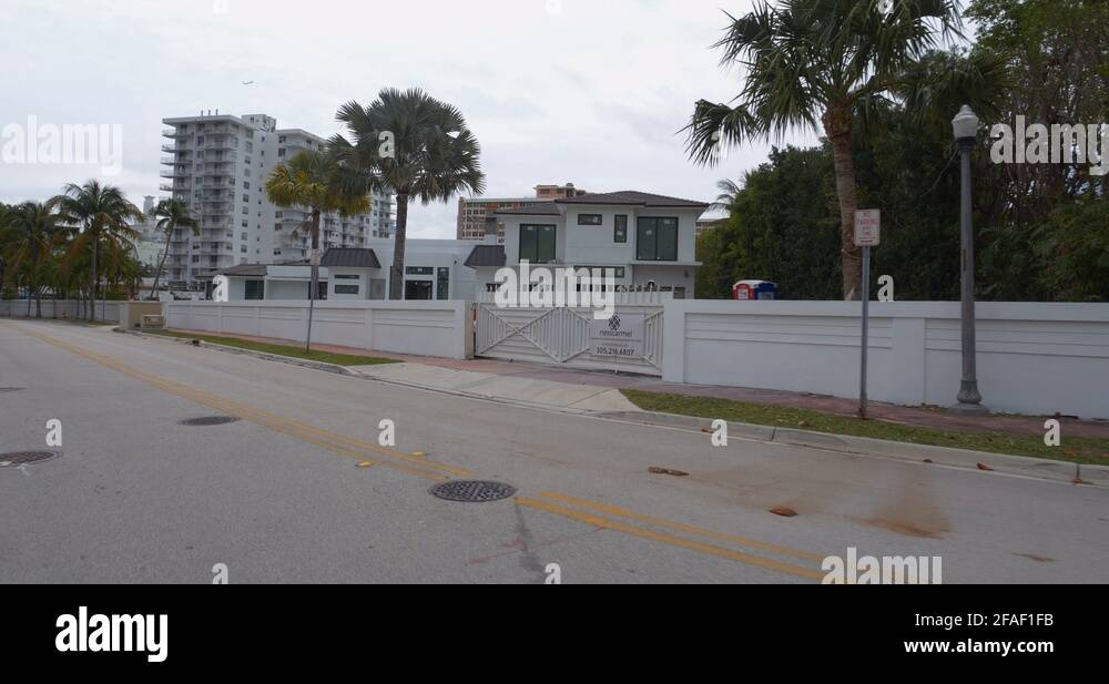 Miami mansion gate Stock Videos & Footage - HD and 4K Video Clips - Alamy