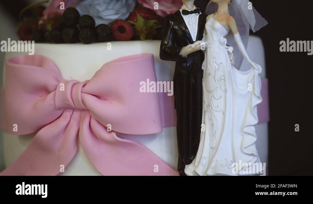 Cake statue Stock Videos & Footage - HD and 4K Video Clips - Alamy