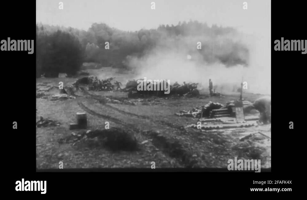 Artillery and machine guns are fired, tank shells a building - 1945 ...