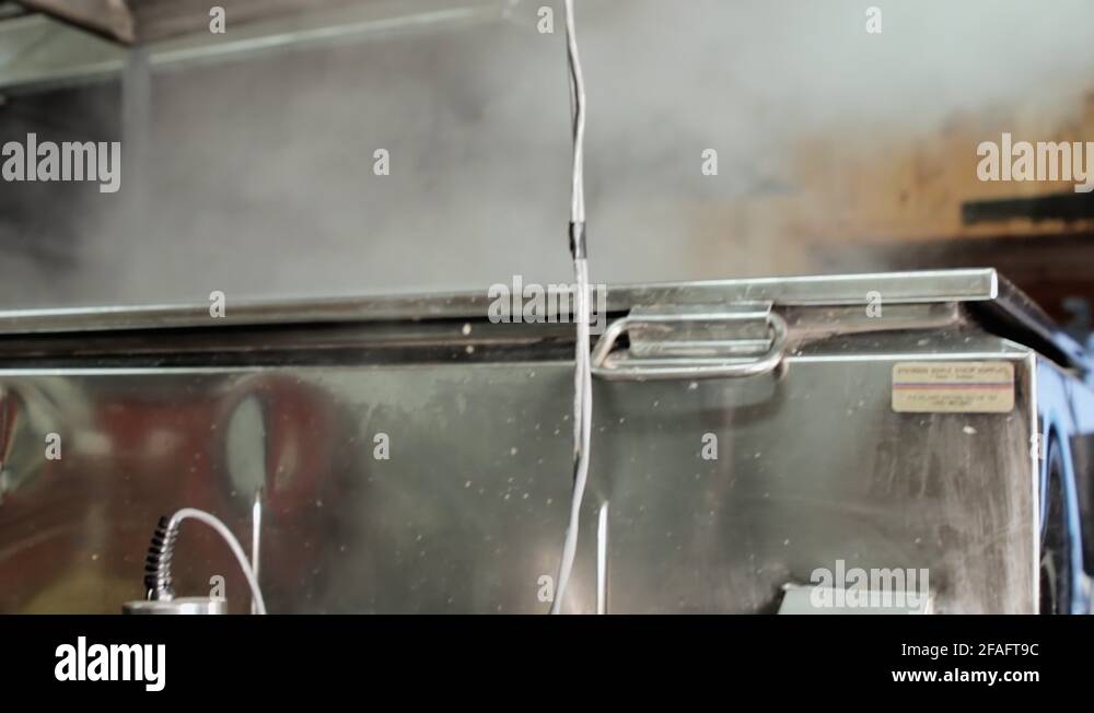 Raw sap Stock Videos & Footage - HD and 4K Video Clips - Alamy