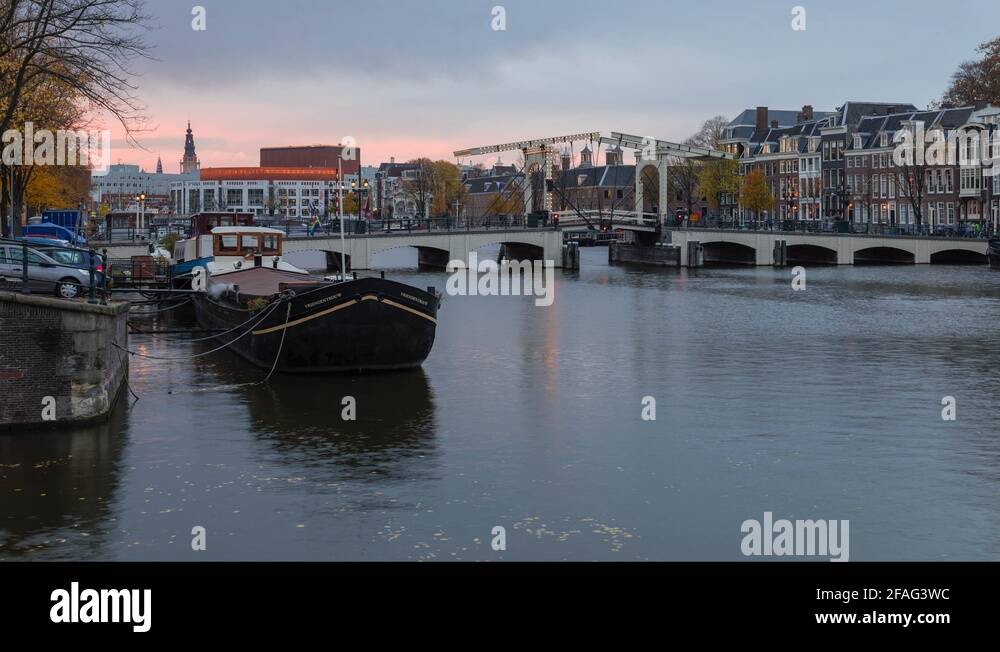 Magere brug night Stock Videos & Footage - HD and 4K Video Clips - Alamy